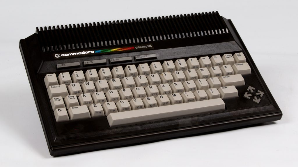 Commodore Plus/4 - Museu de Tecnologia Alterdata