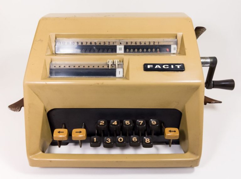 Calculadora Facit C1-13 - Museu de Tecnologia Alterdata